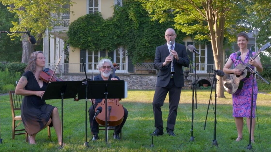 LES CHAUDS LAPINS | Viewcy